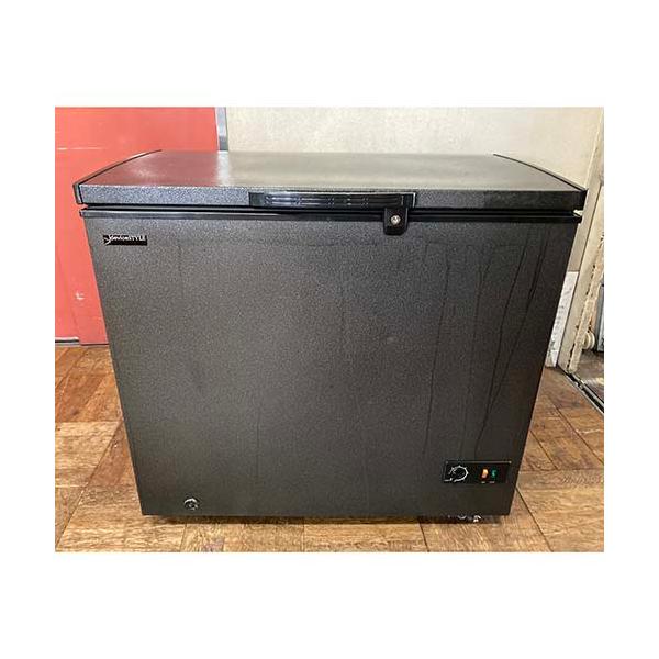 商品名：冷凍ストッカー 寸法：W940×D560×H860 メーカー：デバイスタイル 型式：CDF-200A-HD 年式：2020年製 電源：単相100V 50/60Hz共用 消費電力：63/67W 内容積：200L 重量：34kg 付属品...