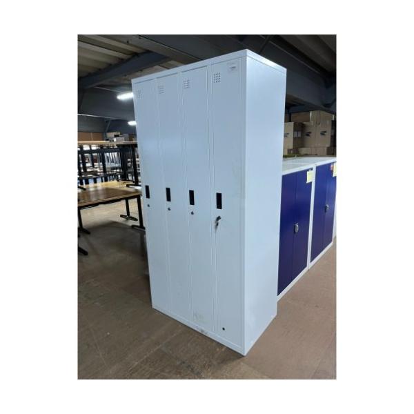 商品名：スチールロッカー 4列 4人用 鍵付き 寸法：W900×D515×H1800 付属品：写真の通り 保証期間：なし ランク：B 特記事項：-  販売店：テンポス札幌白石店（北海道札幌市）からの配送です。