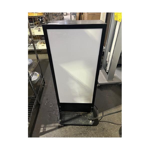 商品名：黒電飾看板 無地 寸法：W400×D200×H1000 保証期間：なし ランク：C 特記事項：キズ、汚れ、錆有り。  販売店：テンポス東大阪店（大阪府東大阪市）からの配送です。