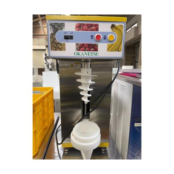 商品名：アイスクリームブレンダー 寸法：W300×D600×H700 メーカー：オネカツ 型式：SF01 年式：2017年製 電源：単相100V 50/60Hz共用 コンセントプラグ：あり 消費電力：950W ガス種： 付属品：写真の通り ...