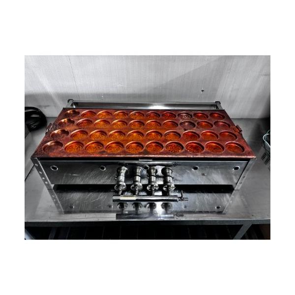 商品名：大判焼器(Φ66×40穴) 寸法：W880×D580×H220 メーカー：不明 型式：不明 年式：不明 ガス種：LPG(プロパンガス)※ガス機器の接続は最寄りの専門業者へご依頼下さい。 ガス消費量：不明 保証期間：なし ランク：B ...