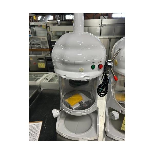 商品名：かき氷機 寸法：W320×D430×H880 メーカー：ケーズウェーブ 型式：POWDERY 電源：単相100V 50/60Hz共用 コンセントプラグ：あり ガス種： 付属品：写真の通り 保証期間：なし ランク：B 特記事項：現状渡...