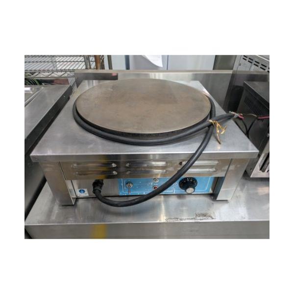 商品名：クレープ焼き機 寸法：W500×D500×H200 メーカー：ニチワ電機 型式：不明 年式：不明 電源：単相200V 50/60Hz共用 コンセントプラグ：あり ガス種： 付属品：写真の通り 説明書：なし 保証期間：なし ランク：B...