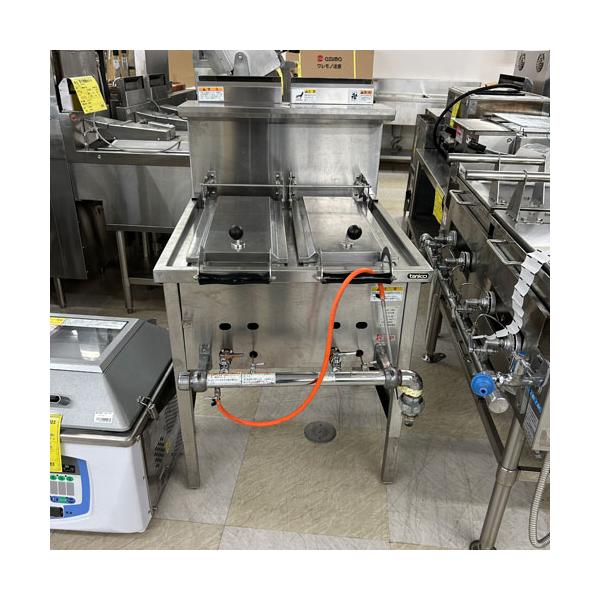 商品名：ガス餃子焼器 寸法：W650×D750×H750 メーカー：タニコー 型式：TGZ-65 年式：2017年製 ガス種：LPG(プロパンガス)※ガス機器の接続は最寄りの専門業者へご依頼下さい。 ガス消費量：19.8kW ガス接続口：2...
