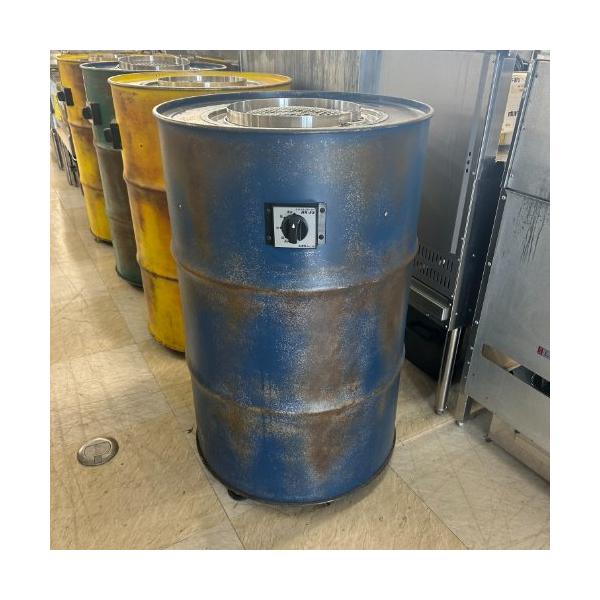 商品名：ドラム缶焼肉ロースター 寸法：W580×D580×H900 メーカー：サンタ 型式：NK-5S 年式：2021年製 ガス種：都市ガス【12A・13A】※ガス機器の接続は最寄りの専門業者へご依頼下さい。 ガス消費量：2.39kW ガス...