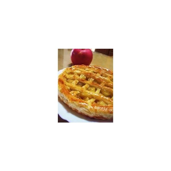 具をのせてパイを焼くときに使う小麦粉でできた生地。パイ生地です