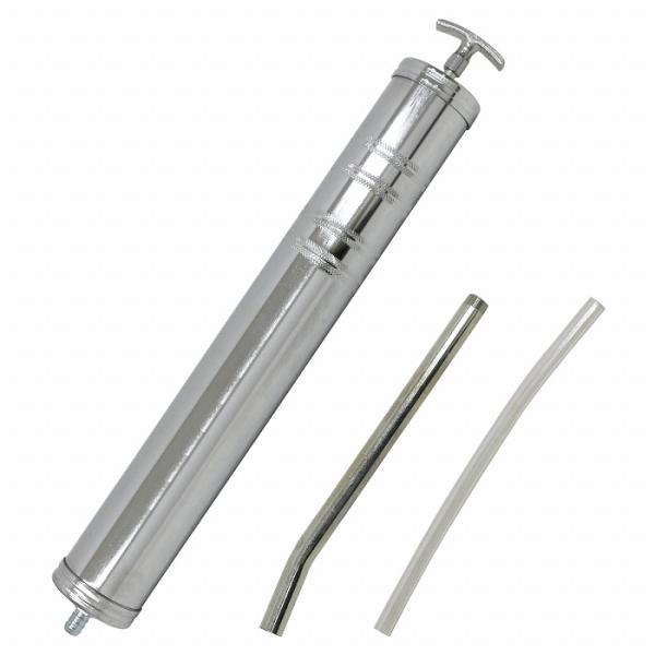 ミッションやデフオイル交換時の必需品1回の最大注入量は1リットルになりますので、何度も補充する面倒な手間がなくなります。●容量：1L●サイズ(約)：φ57×450mm(本体)●付属品：スチールノズル (約200mm)×1　　　　　ビニールノ...