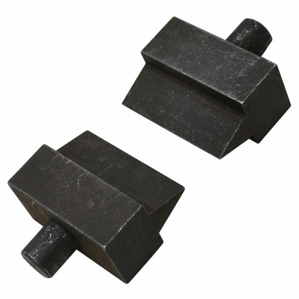 手動油圧式の鉄筋カッターの替え刃2個セットです。刃こぼれや切れ味が悪くなった場合の取り替えに◎丈夫な刃で約16tの切断能力を発揮します。また、切断範囲は約4〜22mmまで可能です。◆セット内容：替え刃×2個◆切断能力：16t◆切断範囲（約）...