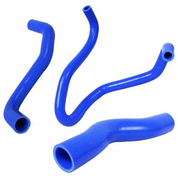 【高品質】機能性とファッション効果を両立させた、高品質のシリコン製ホースです。きれいな艶のあるブルーでエンジンルームを彩ります。【3層構造】特殊シリコンホースに３層アラミドファイバーを編みこんであります。油脂類はもちろん、熱にも強く、耐久性...