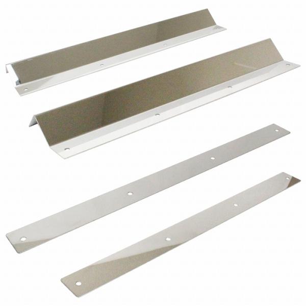 トラックの必需品！泥除け巻き込み防止ステー！走行時における泥除けのバタ付きを抑えつつ、装飾効果も兼ねたステンレス板で車両後方イメージをガラリとチェンジ！●機能性プラス、ドレスアップ効果も抜群です。●高品質なSUS304素材でサビに強く、耐久...