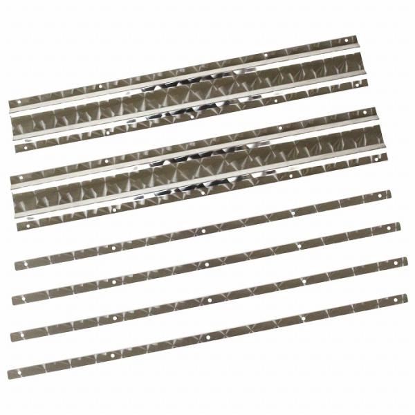 トラックの必需品！泥除け巻き込み防止ステー！走行時における泥除けのバタ付きを抑えつつ、装飾効果も兼ねたステンレス板で車両後方イメージをガラリとチェンジ！●機能性プラス、ドレスアップ効果も抜群です。●高品質なSUS304素材でサビに強く、耐久...