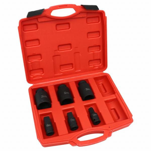ホイールを固定しているハブナットを外す、インパクトソケット6個セットです。クロムモリブデン鋼製で、高い耐摩耗性と安定した高硬度に優れており、インパクトレンチに対応した黒染め仕様の強固な焼き入れが施されています。プラスチック製の収納ボックスに...