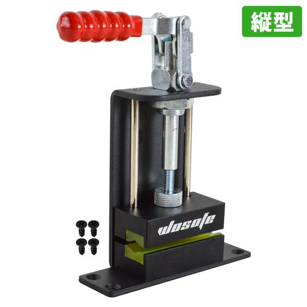 ゴルフクラブ グリップ交換用バイスご自宅でゴルフクラブのグリップを交換する際にシャフトをしっかりと固定するためのアイテムです。●つまみを回すことで固定幅を調節可能、様々なシャフトに対応します。●柔らかいグリップのため、シャフトを傷つけにくい...