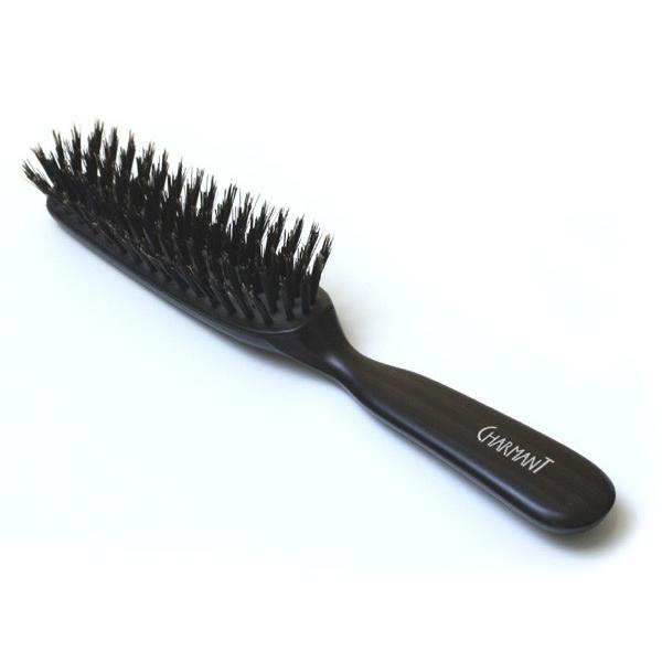 猪の毛は適度な硬さを持っているので、しっかりと髪の毛をとらえて尚且つ櫛通りも良いです。ゆっくりと繰り返しブラッシングする事で髪に本来の艶やかさが出て綺麗に整います。ボリュームを適度に押える用途にも便利です。-----------------...