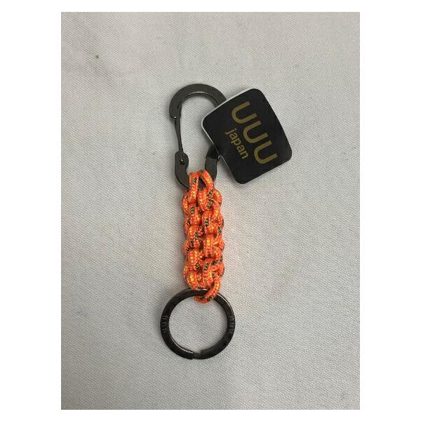 パラコードとは？パラシュートに使用される程の紐なので高い強度を誇り、水にも強くアウトドアにも最適。●京都製のパラコードを使用した（UUU)シリーズのキーリング●緊急時に、ほどいてロープとして使用可能●カラー:オレンジ●内容1ケ