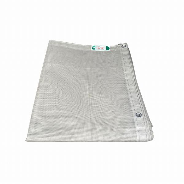 ポリエステルの基布に、難燃剤を配合した塩化ビニール樹脂でラミネートコーティングしたメッシュシートです。建設用飛散防止ネットや防砂、防雪、また、防虫・防鳥・等幅広くご利用になれます。メッシュなので通気性にも優れており、軽くて使用しやすい商品で...