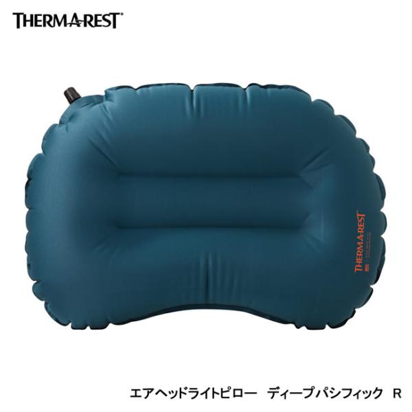 収納時はポケットに入るほど小さく収納できる枕です。空気注入式なので、お好みの硬さに調節可能。スリーピングバッグのフードにぴったり収まるデザインです。カラー ディープパシフィック重量 58g寸法 28×39×10cm材質 30D ストレッチニ...
