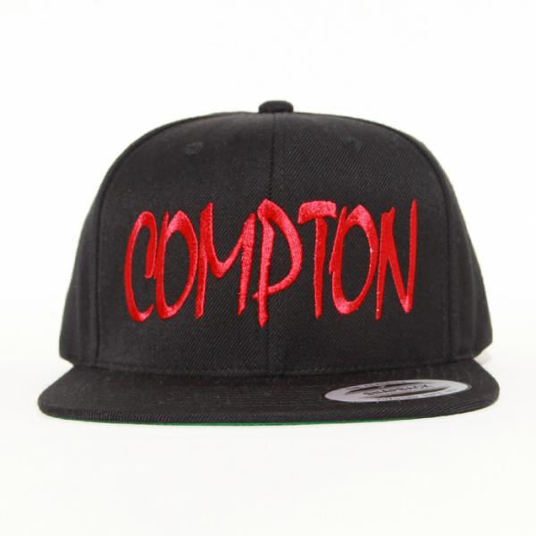 シンプルなCOMPTONデザインのスナップバックCAP！バックにはF○CK THE POLICEの刺繍入り、N.W.Aファンにはマストなアイテム！