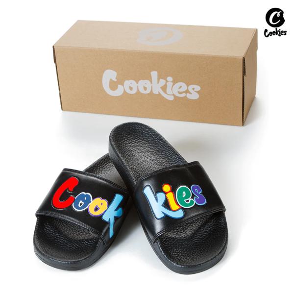 COOKIESより待望のシャワーサンダルが入荷！左右にそれぞれのブランドロゴを配置したシンプルなデザイン。LAストリートスタイルで街履きとしてはもちとん、ビーチなどアウトドアでも重宝するアイテムです。BERNERが主宰する"COOKIES"...