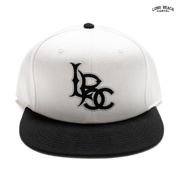 ロングビーチをレペゼンする"LB CARTEL"スナップバックキャップが入荷！LBロゴをアレンジしたクールなデザインが魅力的なストリートメイドアイテム。スナップバックタイプでサイズ調整が可能となっております。