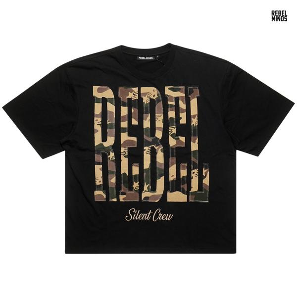 REBEL MINDSより新作Tシャツが入荷！迷彩柄の生地でブランドネームを施したこだわりのあるデザイン。身幅にゆとりがありながらも着丈は控えめなボックスシルエット。同デザインのショーツとのコーデも可能です。リーズナブルな価格帯でLAやNY...
