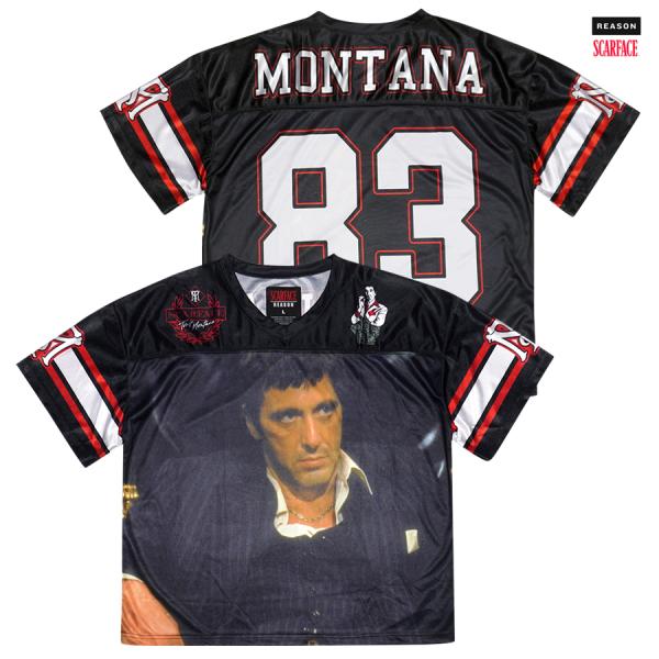 REASONから今なお熱狂的なファンによって支持されている傑作映画"スカーフェイス"とのオフィシャルコラボアイテムが入荷！オーバーサイズボックスシルエットとインパクトあるデザインがが魅力的なフットボールジャージ。身幅が大きめになっております...