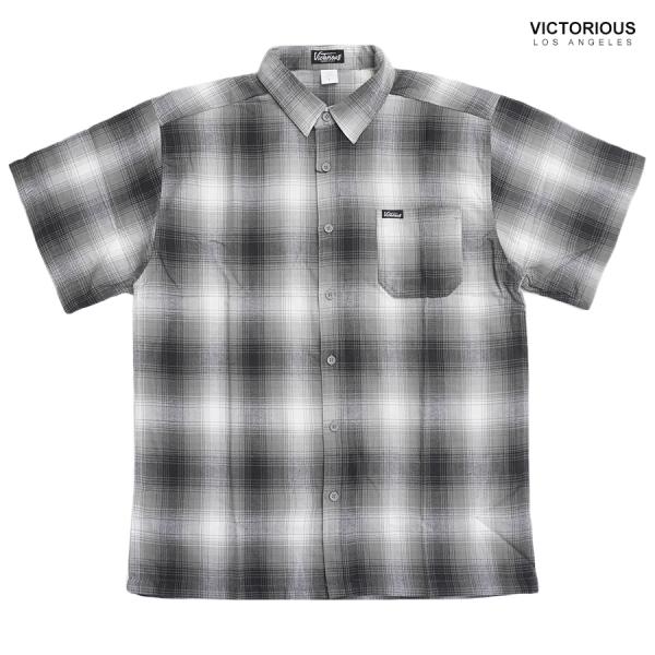 LOS ANGELESをベースに発信されるストリートブランド"VICTORIOUS"よりチェックシャツが入荷！クラシックなカラーリングとゆったりめのシルエットが魅力的な1枚。シワや汚れに強いアクリル製の生地を使用。リーズナブルな価格帯ながら...