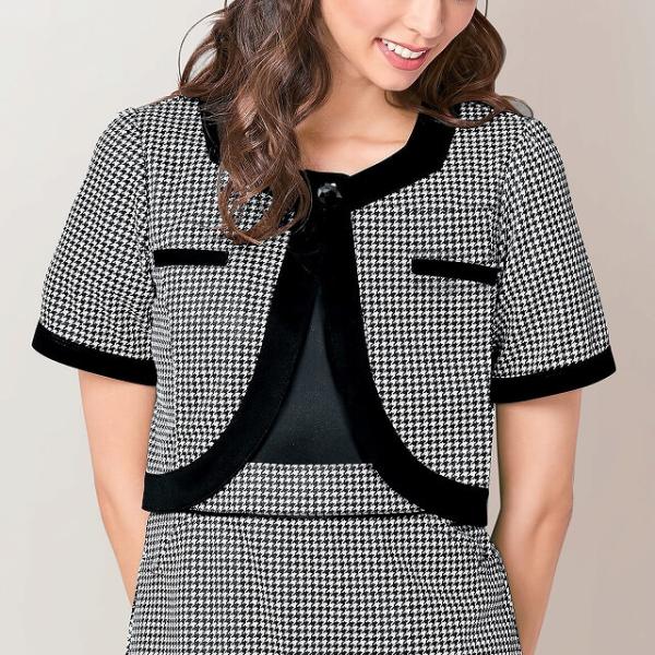 レディの気品が香るエレガントな美的スタイル（MATERIAL POINT）キレイを印象づけるなめらかなカットソー●肌ざわりなめらかなストレッチ素材●ポリエステルでイージーケア【商品詳細】●素材／ポリエステル100%（ストレッチスムース）●ポ...