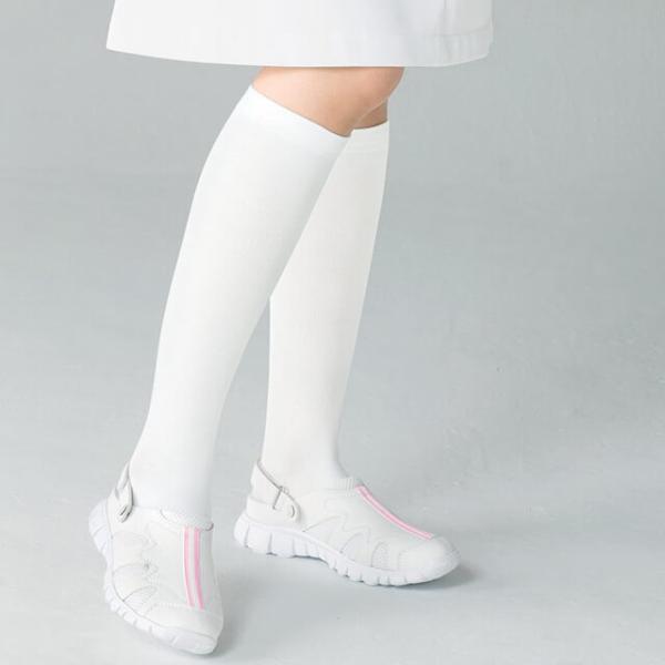 【アンファミエオリジナル】【売れてます！】【綿混】疲れが溜まるときこそしっかり対策を！ むくみなくシルエットを美しく見せるシンプルタイプが素敵の基本。 リブでフィット感も◎ 足の疲れを和らげる着圧ソックス！●素材／ポリエステル、綿、ポリウレ...