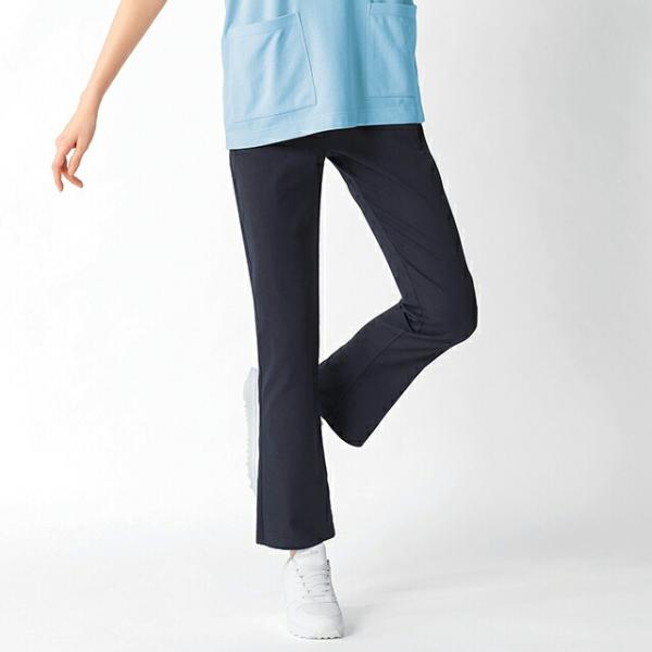 【程よい厚みのハイパーストレッチ】さらっと快適な素材感で、動きに合わせてスゴ伸び。膝の曲げ伸ばしもラクラクでストレスフリーのはき心地です。・素材で膝上を絞った脚長美人パンツ・右側にスマホ用のサブポケット付き【ストレッチ】【アンファミエオリジ...