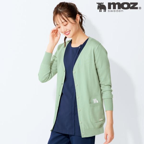 アンファミエだけでしか手に入らない！注目ブランド「moz」で主役を宣言！衿ぐり内側部分は配色ライン付き左脇ポケットにロゴ刺しゅう入りポケットからエルクがのぞく刺しゅう入り【アンファミエオリジナル】【洗濯機OK】【商品詳細】●素材／ネイビー、...