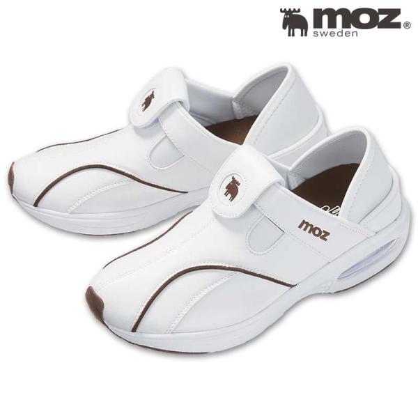 母趾(親指)と小趾(小指)が当たる部分がストレッチ素材になっているので、指が痛くなりにくい幅広4E設計で締め付けがなく甲高さん、幅広さんにもお勧めできる木型(ラスト)で制作しています。甲部の内側にゴムが内蔵されており、脱ぎ履き簡単！衝撃を吸...