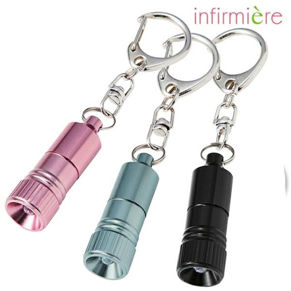 ポケットやバッグに手軽に携帯できる、キーホルダーサイズのミニライト！軽量コンパクト設計で持ち運びしやすく、必要な時にサッと使えます。Dカン付きでバッグや鍵、ポーチなどに取り付けでき、夜勤や移動時にも便利。連続約3時間点灯で、日常使いから緊急...