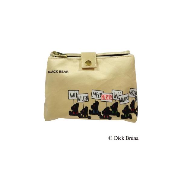 ブラックベアが描かれたポーチです。開いたときに立ててミラーが使えます。裏面はティッシュポーチ仕様になっています。<br>●こちらの商品は、北海道・沖縄・離島への配送は、別途送料がかかる場合がございますので、予めご了承くださいませ。