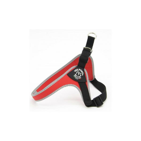 犬種の体型に合わせて胴回り部分の調節が可能なハーネスです。背中のバックルは簡単に着脱可能で、毎日の散歩やドッグラン、アジリティーなどの運動をする際に動きを妨げません。縁に光を反射するリフレクト素材を使用しているので夜間のウォーキングにも最適...