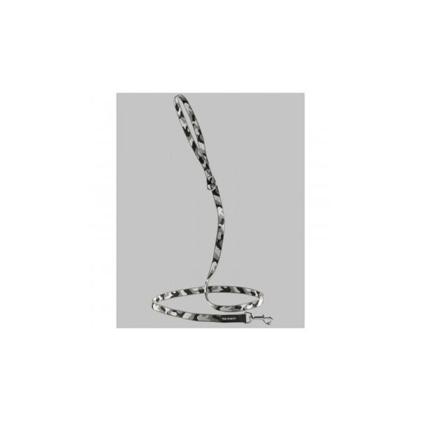 小型犬、中型犬用のリードです。デザインされた迷彩柄がアウトドアやスポーツなどに映え、軽量のため扱いやすく、普段のお散歩にもおすすめです。持ち手部分にはリングがついていますので鍵やマナー袋をかけることが出来ます。<br>●こちらの...