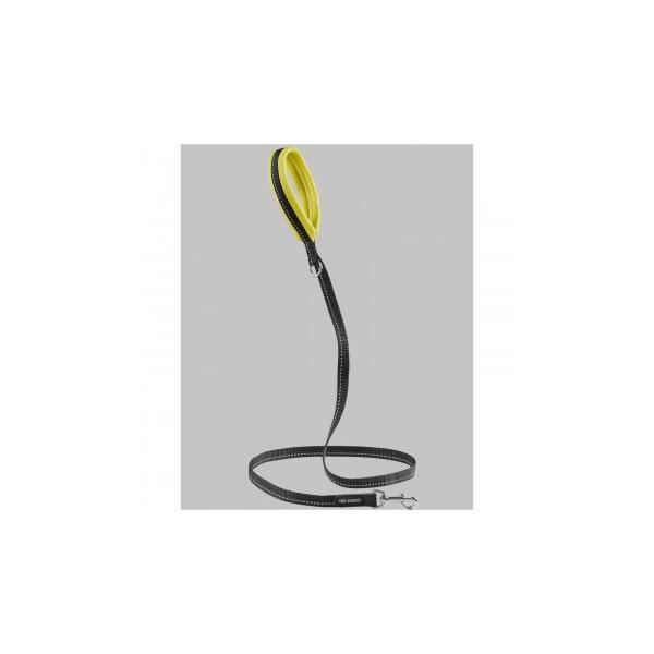 小型犬、中型犬用のリードです。ハンドルは柔らかいメッシュ生地で握りやすく、リードの本体部分には光を反射するリフレクト素材の糸が編み込まれてるので夜間のウォーキングにも最適です。持ち手部分にはリングがついていますので鍵やマナー袋をかけることが...