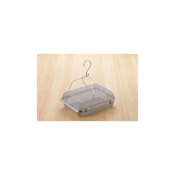 ドライフルーツや干し野菜を、自宅で簡単に作れるバスケット。スノコをセットするだけで、たくさん干せる2段に早変わり。オールステンレス製なので、丈夫で色やニオイもつきにくい。虫なども入りづらく、汚れても洗って衛生的に使用できます。旨みも凝縮され...