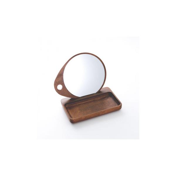 トレーが付いた卓上鏡。鏡は取り外しができて、穴が開いているので持ちやすく、ピンを挿して壁に掛けて使うことも出来きます。トレーはメガネが置ける便利なサイズ感です。ブナは別名「ビーチ材」とも呼ばれています。濃淡の差が少なくきめの細かい木目が特徴...