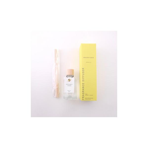 WOODキャップのボトルでシンプルかつ洗練されたデザインがインテリアに自然と溶け込みます。どんな空間にも上品さをプラスし、心地よい香りとともに視覚的にも癒しを提供します。お好みの香りで、空間や気分に合わせて香りを楽しむことができるのもポイン...