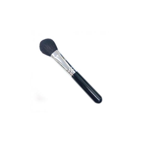 粉とびしない良質な毛は、チークをふんわりぼかすことも、しっかりのせることも可能。思い通りの発色に仕上げることができます。ハイライトブラシとしてもおすすめです。<br>●こちらの商品は、北海道・沖縄・離島への配送は、別途送料がかか...