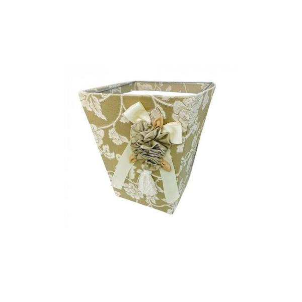 人気の秘密は女性の心を擽るタッセルを使いエレガントで高級感の有るデザインと実用性を兼ね備えた商品にあります。ダストBOXとしてだけでなくマガジンやスリッパ入れなど色々とお使い頂けます。中は汚れ防止の為ナイロン地貼りです。<br>...