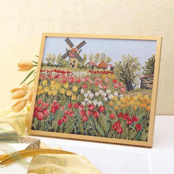 花々に囲まれた詩情あるれる美しいヨーロッパの風景を、クロスステッチキットにしました。技法は、すべてクロスステッチを使用しています。技術レベルは、上級者向です。<br>●こちらの商品は、北海道・沖縄・離島への配送は、別途送料がかか...