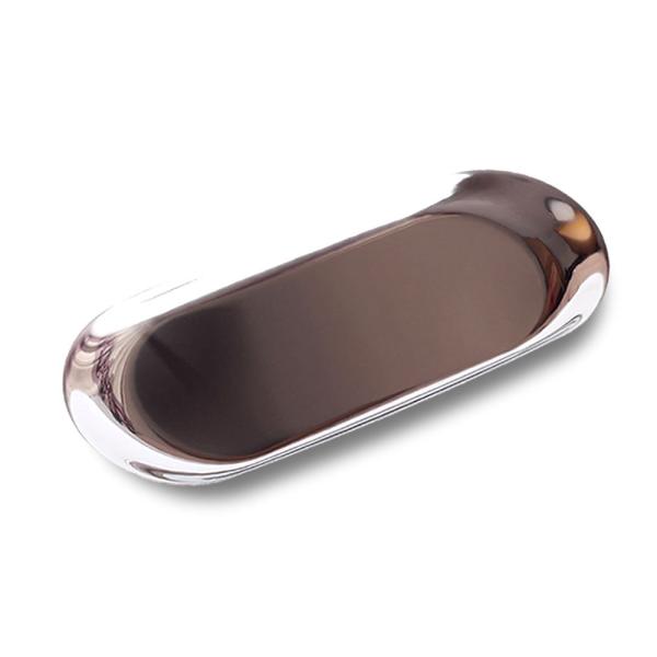 こちらの商品ページのタイプはシルバーMサイズです。用途を選ばないシンプルなトレー光沢が美しいシンプルなデザイン。シンプルで用途を選ばず釣り銭の受け渡しのキャッシュトレイや小物置き、和室や洗面所オフィスの机周りなどどのようなインテリアにもスッ...