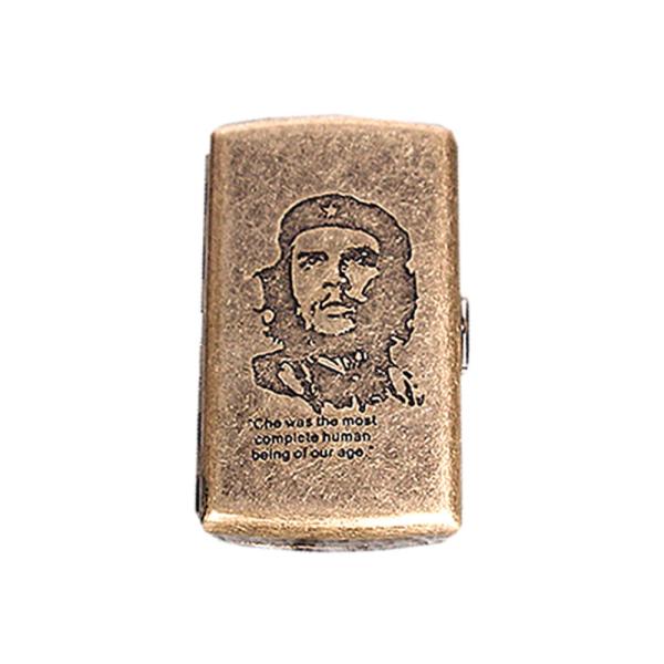 こちらの商品ページのタイプはゲバラです。表面の施されたエングレービングが目を引く彫金シガーケース　全4種♪アンティーク仕上げでとにかく渋い！バロック・アラベスク・ワードの全4種は全部欲しくなるほどよく出来ています！通常サイズのタバコが6本×...