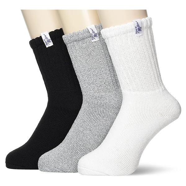 Robert P. Miller定番の３Ｐセットのソックスです。パイル編みでクッション性のある生地なので履き心地抜群です。セットは白・グレー・黒・アソートの４種類です。素材：ポリエステル・綿・ポリウレタンサイズ：25-27cmレディースイン...