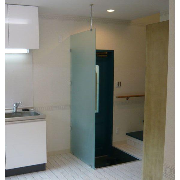 幅700のガラスのパーテーション。住居や店舗の間仕切りなどにおすすめです。