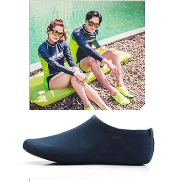 裏面にゴム打ちを施したソックスタイプのビーチシューズです1.5mm程度のネオプレンゴムを使用し、足元を保護します使用後は、水洗いし陰干ししてください※生地に伸縮性はありません