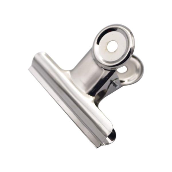 大きい目玉が特徴で親しまれる事務用品の定番抜き差しの多い大量の書類を一時的に整理するのに最適。ワンタッチで開閉ができ、日頃よく使い、ダブルクリップよりも長期保存しない短期的な保管の際に重宝します。一般的なコピー用紙が約200枚までクリップ可...