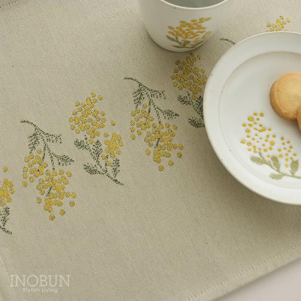 ●【あすつく】をご希望のお客様へ●お届け指定日で【あすつく】をお選び下さい。ただし、12時までの受付となります。しっかりとした厚みと優しいミモザ柄が、食卓やお部屋を明るく彩るインテリアマット。ランチョンとしてはもちろん、チェストや玄関、リビ...